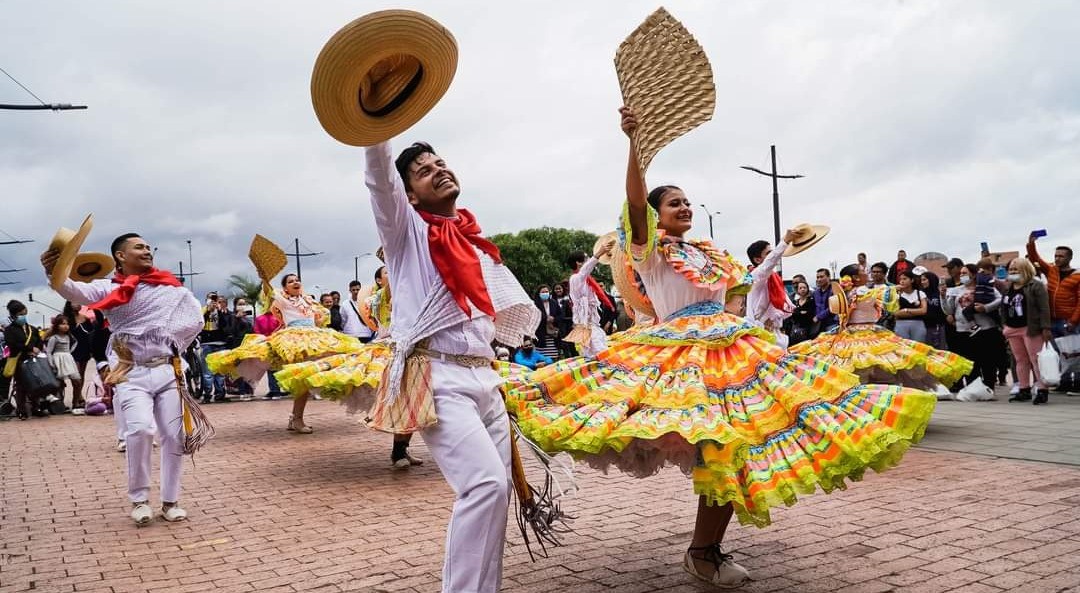 Amplían el plazo para crear el afiche del 50° Festival Folclórico ...