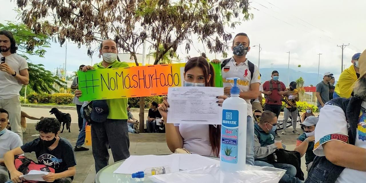 En dos días recolectaron la mitad de firmas para revocatoria del ... En dos días recolectaron la mitad de firmas para revocatoria del ...