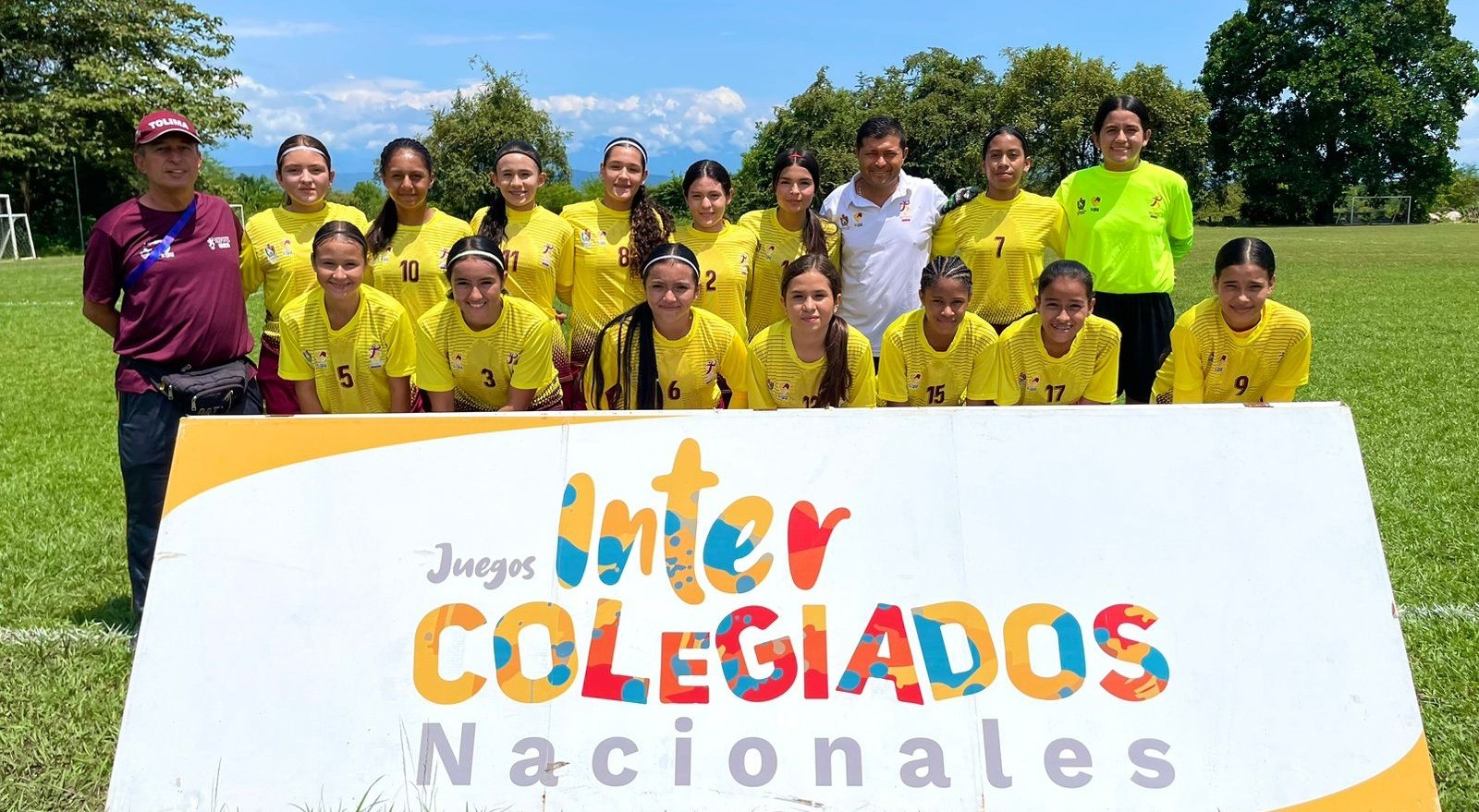 Equipo femenino de fútbol del Colegio San Simón clasifica a la final nacional | El Cronista ...