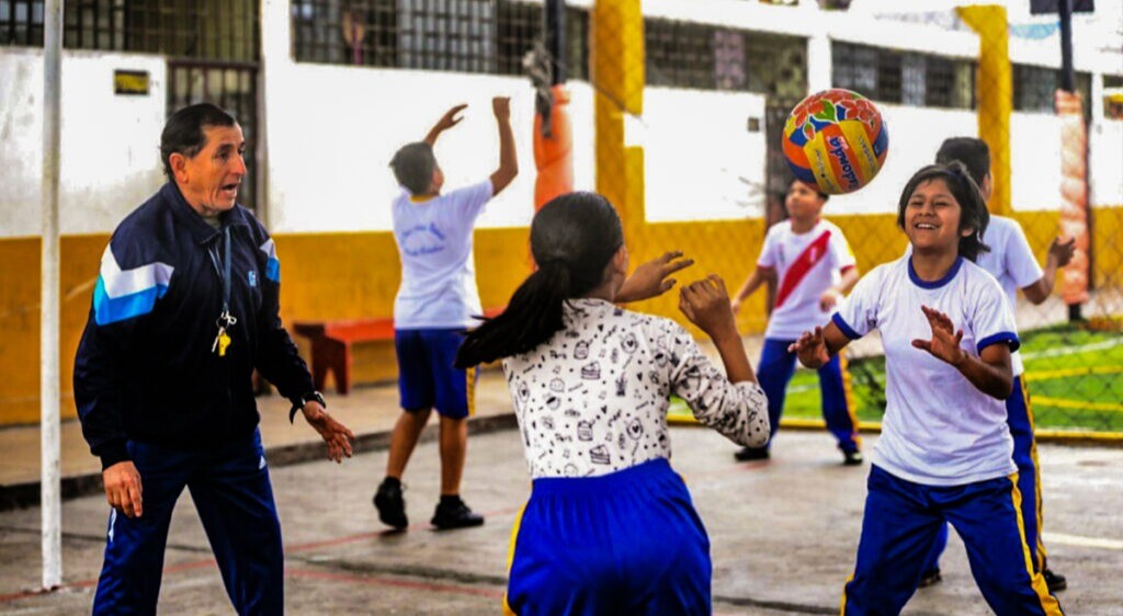Orden de masificar clases de educación física en colegios públicos del ...