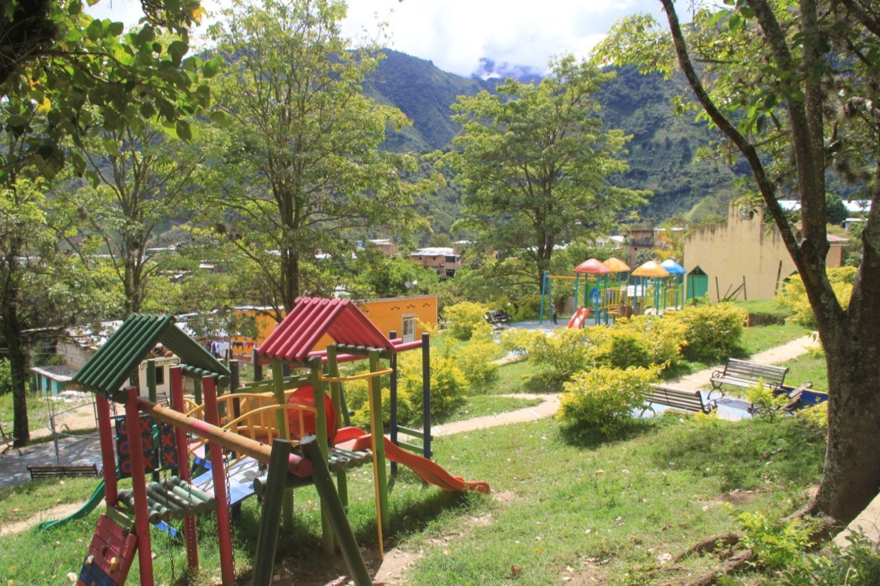 Un parque infantil: obra que transforma vidas en el Sur del Tolima | El ...