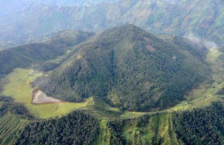 ¿Peligro de erupción en el volcán Cerro Machín? | El Cronista ...